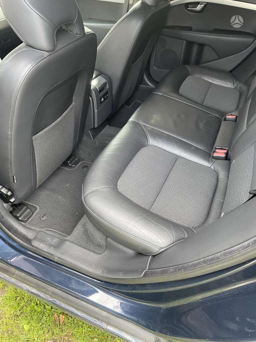 Blue Volvo V70 2015 in Trakai, with an engine capacity of 2.00 L and mileage of 282 thousand km for 6500 €, photo 5 on AUTOMOTO.COM.LV