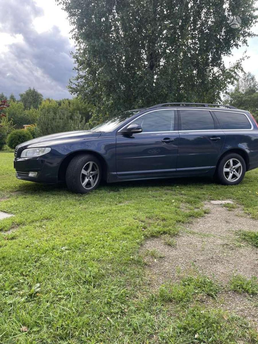 Blue Volvo V70 2015 in Trakai, with an engine capacity of 2.00 L and mileage of 282 thousand km for 6500 €, photo 6 on AUTOMOTO.COM.LV