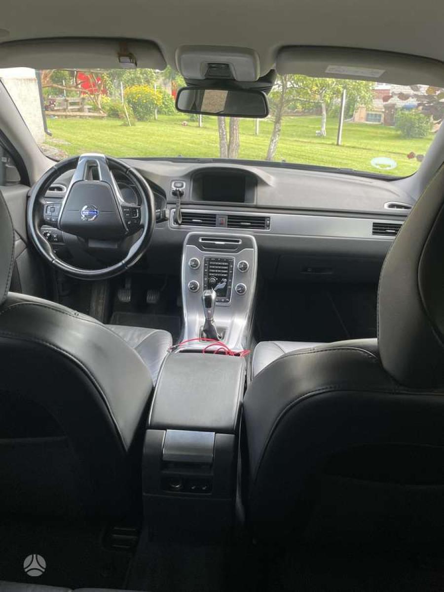 Blue Volvo V70 2015 in Trakai, with an engine capacity of 2.00 L and mileage of 282 thousand km for 6500 €, photo 7 on AUTOMOTO.COM.LV
