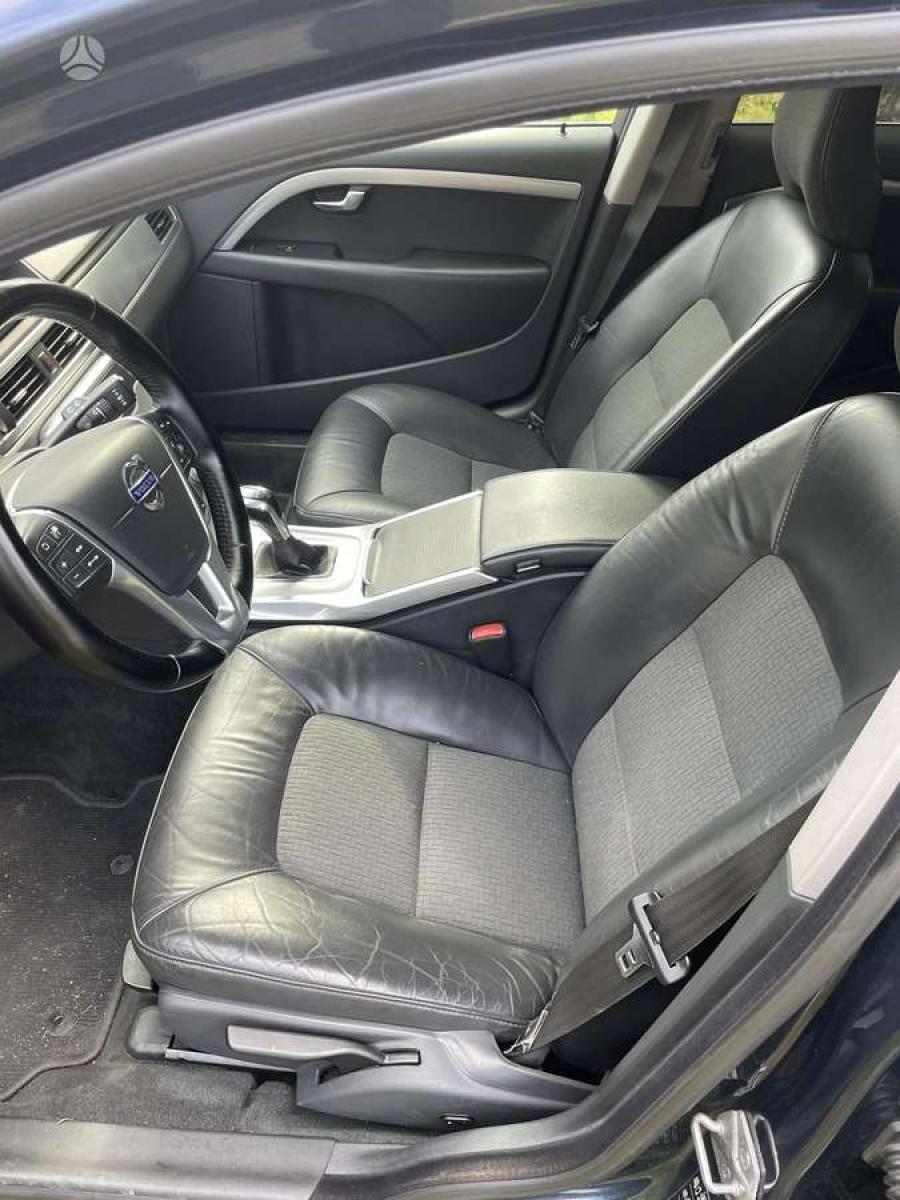Blue Volvo V70 2015 in Trakai, with an engine capacity of 2.00 L and mileage of 282 thousand km for 6500 €, photo 9 on AUTOMOTO.COM.LV