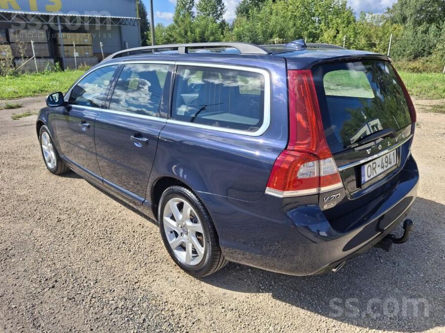 Blue Volvo V70 2015 in Riga, with an engine capacity of 2.40 L and mileage of 0 thousand km for 7995 €, photo 4 on AUTOMOTO.COM.LV