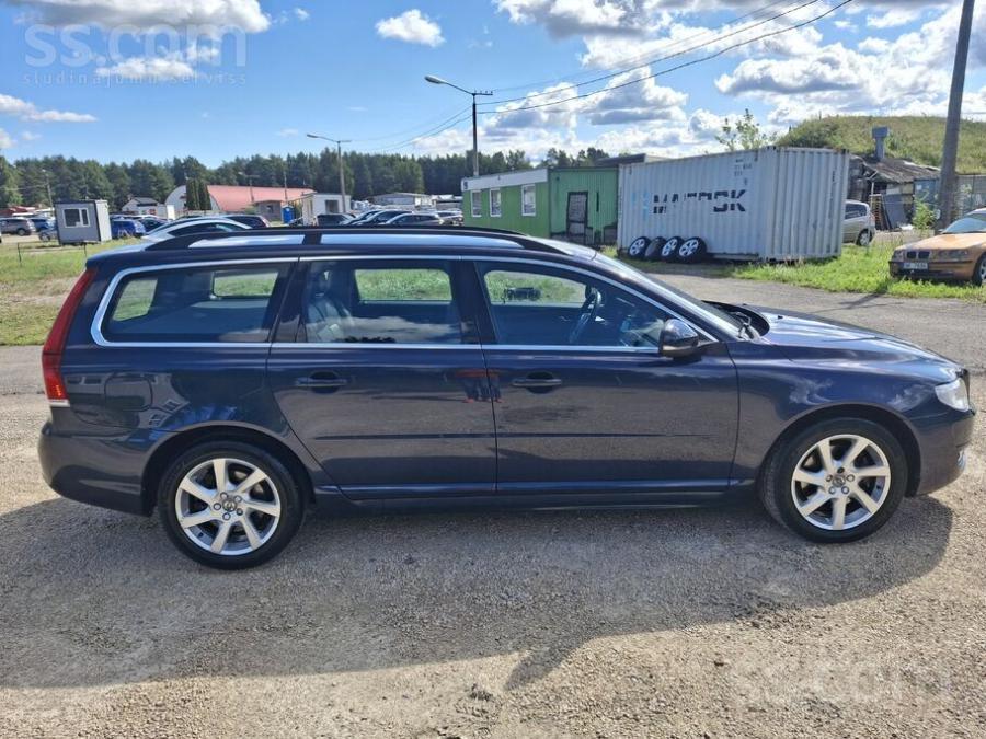 Blue Volvo V70 2015 in Riga, with an engine capacity of 2.40 L and mileage of 0 thousand km for 7995 €, photo 6 on AUTOMOTO.COM.LV