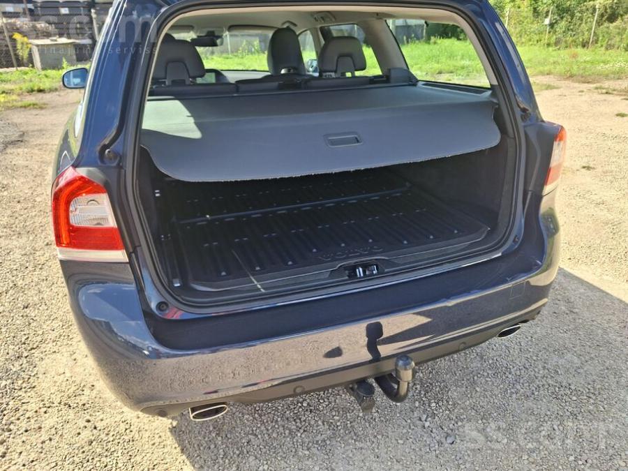 Blue Volvo V70 2015 in Riga, with an engine capacity of 2.40 L and mileage of 0 thousand km for 7995 €, photo 11 on AUTOMOTO.COM.LV
