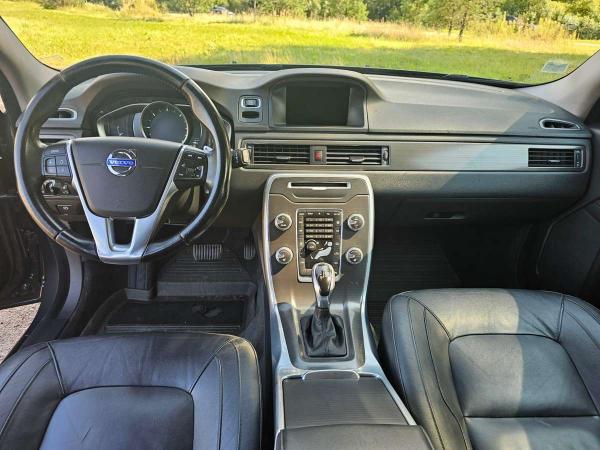 Blue Volvo V70 2015 in Taurage, with an engine capacity of 1.98 L and mileage of 300 thousand km for 6200 €, photo 7 on AUTOMOTO.COM.LV