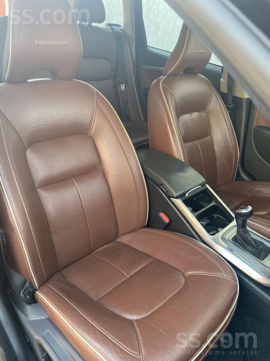 Zils Volvo V70 2015 Valmiera, ar dzinēja tilpumu 2.00 L un nobraukumu 338 tūkst. km par 6500 €, foto 9 vietnē AUTOMOTO.COM.LV