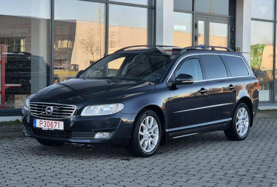 Blue Volvo V70 2016 in Vilnius, with an engine capacity of 2.40 L and mileage of 268 thousand km for 8450 €, photo 1 on AUTOMOTO.COM.LV