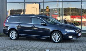 Blue Volvo V70 2016 in Vilnius, with an engine capacity of 2.40 L and mileage of 268 thousand km for 8450 €, photo 5 on AUTOMOTO.COM.LV