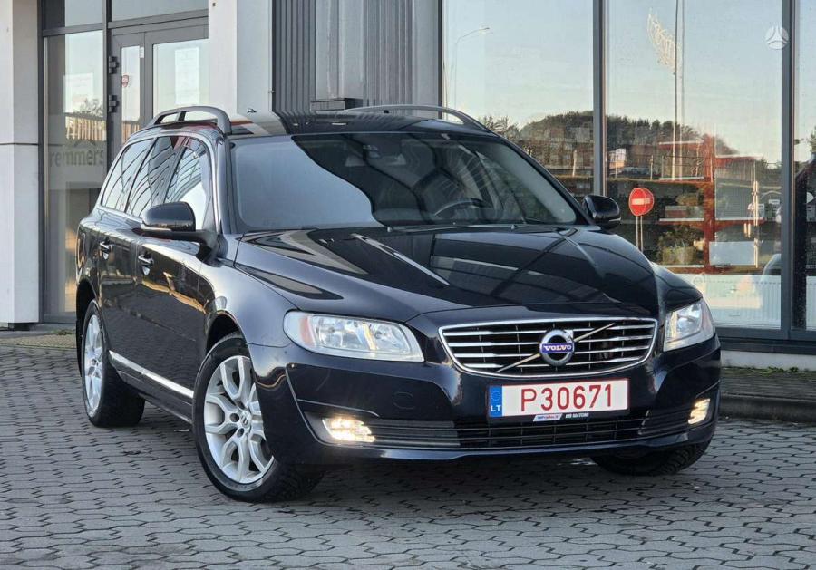 Blue Volvo V70 2016 in Vilnius, with an engine capacity of 2.40 L and mileage of 274 thousand km for 6900 €, photo 1 on AUTOMOTO.COM.LV