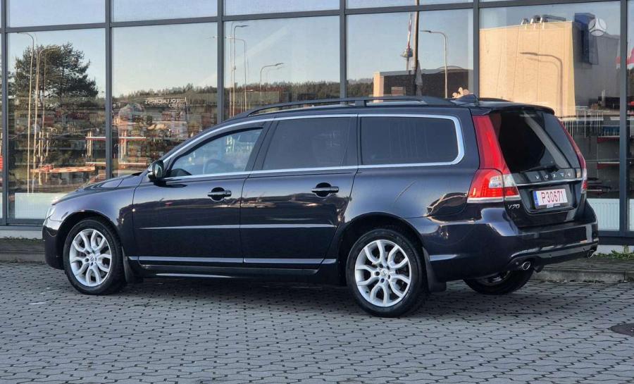 Blue Volvo V70 2016 in Vilnius, with an engine capacity of 2.40 L and mileage of 274 thousand km for 6900 €, photo 6 on AUTOMOTO.COM.LV