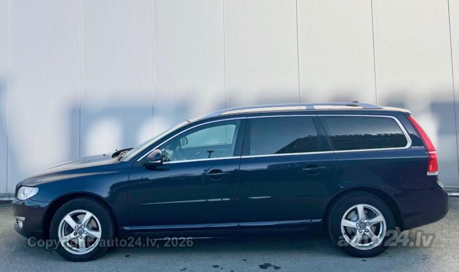 Blue Volvo V70 2016 in Tallinn, with an engine capacity of 2.00 L and mileage of 225 thousand km for 9999 €, photo 2 on AUTOMOTO.COM.LV