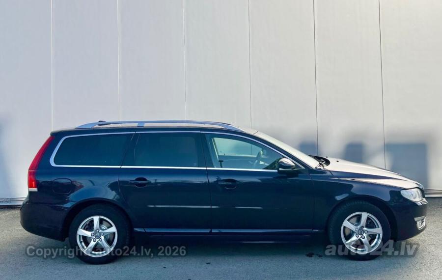Blue Volvo V70 2016 in Tallinn, with an engine capacity of 2.00 L and mileage of 225 thousand km for 9999 €, photo 5 on AUTOMOTO.COM.LV
