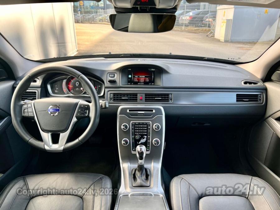 Blue Volvo V70 2016 in Tallinn, with an engine capacity of 2.00 L and mileage of 225 thousand km for 9999 €, photo 7 on AUTOMOTO.COM.LV