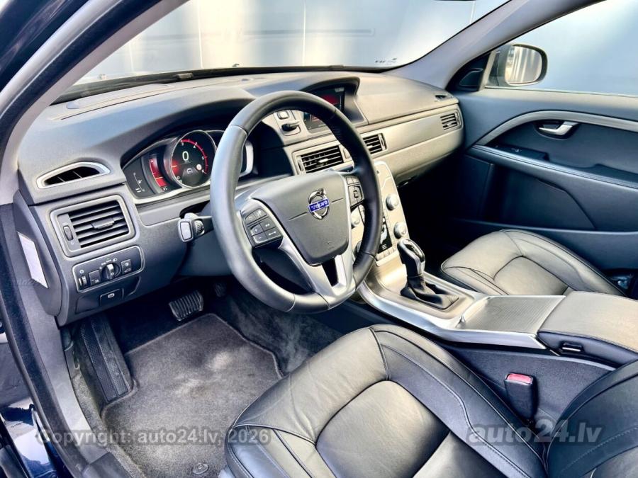 Blue Volvo V70 2016 in Tallinn, with an engine capacity of 2.00 L and mileage of 225 thousand km for 9999 €, photo 9 on AUTOMOTO.COM.LV