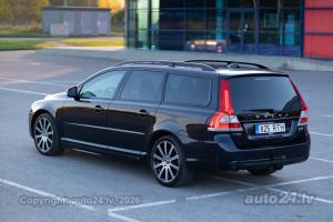 Blue Volvo V70 2016 in Tallinn, with an engine capacity of 2.00 L and mileage of 245 thousand km for 11900 €, photo 4 on AUTOMOTO.COM.LV