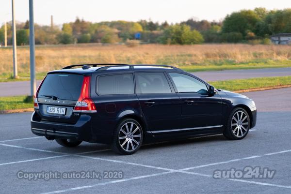 Blue Volvo V70 2016 in Tallinn, with an engine capacity of 2.00 L and mileage of 245 thousand km for 11900 €, photo 5 on AUTOMOTO.COM.LV