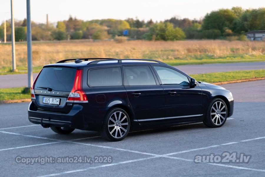 Blue Volvo V70 2016 in Tallinn, with an engine capacity of 2.00 L and mileage of 245 thousand km for 11900 €, photo 6 on AUTOMOTO.COM.LV