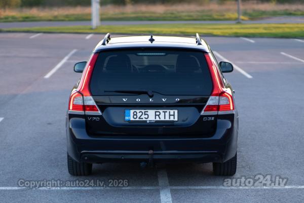 Blue Volvo V70 2016 in Tallinn, with an engine capacity of 2.00 L and mileage of 245 thousand km for 11900 €, photo 7 on AUTOMOTO.COM.LV