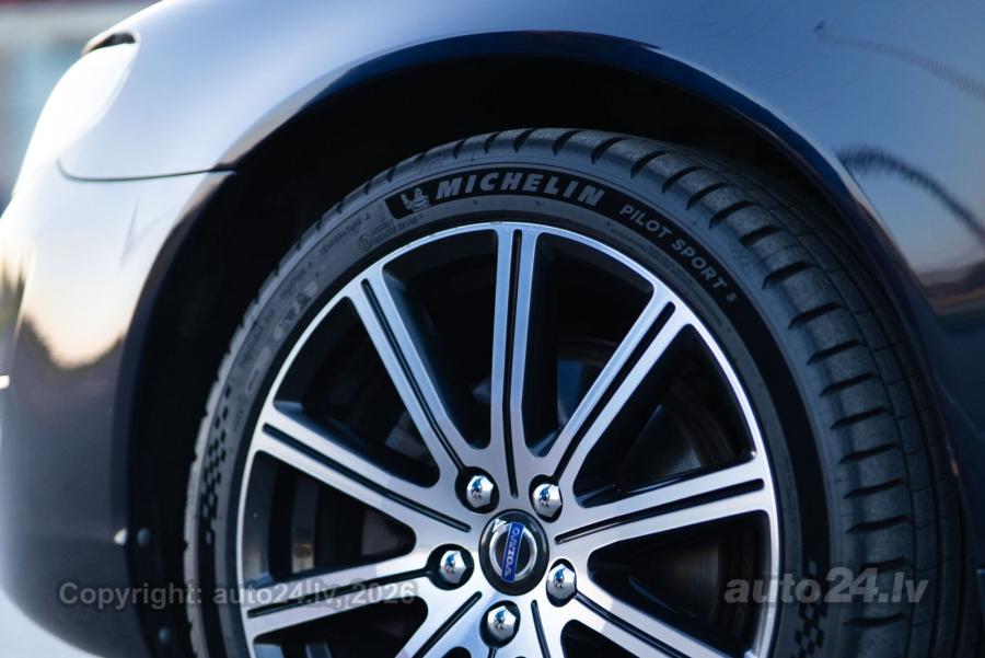 Blue Volvo V70 2016 in Tallinn, with an engine capacity of 2.00 L and mileage of 245 thousand km for 11900 €, photo 13 on AUTOMOTO.COM.LV