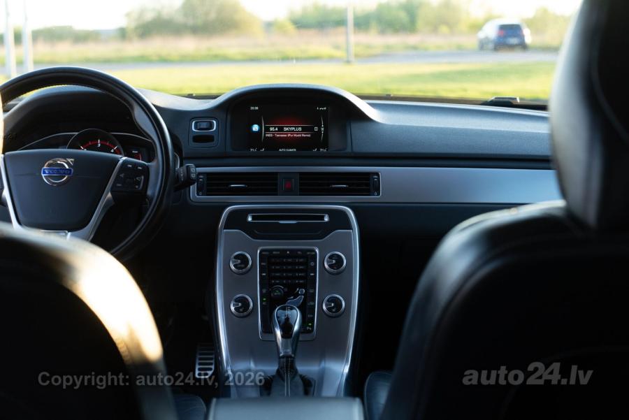 Blue Volvo V70 2016 in Tallinn, with an engine capacity of 2.00 L and mileage of 245 thousand km for 11900 €, photo 14 on AUTOMOTO.COM.LV