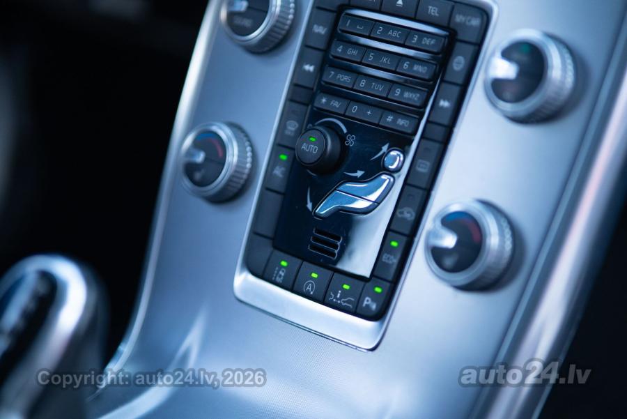 Blue Volvo V70 2016 in Tallinn, with an engine capacity of 2.00 L and mileage of 245 thousand km for 11900 €, photo 19 on AUTOMOTO.COM.LV
