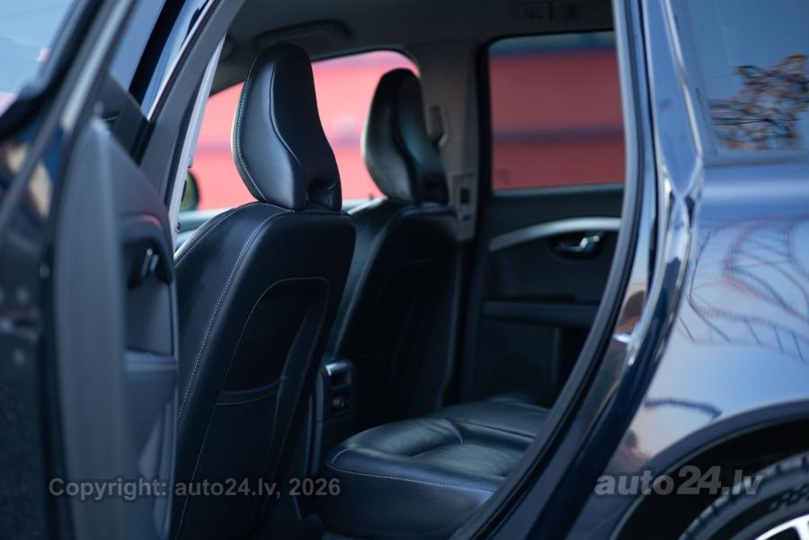 Blue Volvo V70 2016 in Tallinn, with an engine capacity of 2.00 L and mileage of 245 thousand km for 11900 €, photo 27 on AUTOMOTO.COM.LV