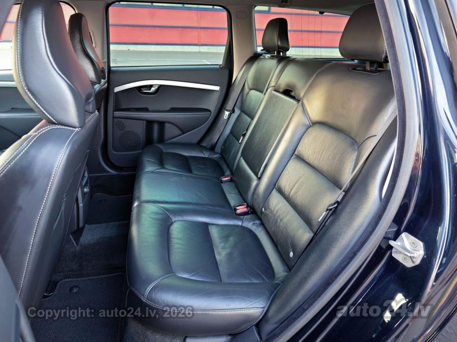 Blue Volvo V70 2016 in Tallinn, with an engine capacity of 2.00 L and mileage of 245 thousand km for 11900 €, photo 28 on AUTOMOTO.COM.LV