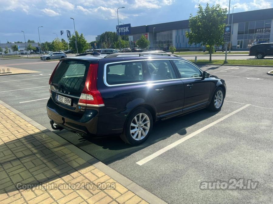 Blue Volvo V70 2016 in Tallinn, with an engine capacity of 2.40 L and mileage of 123 thousand km for 16000 €, photo 6 on AUTOMOTO.COM.LV