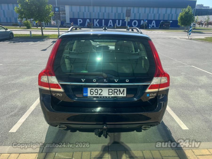 Blue Volvo V70 2016 in Tallinn, with an engine capacity of 2.40 L and mileage of 123 thousand km for 16000 €, photo 7 on AUTOMOTO.COM.LV