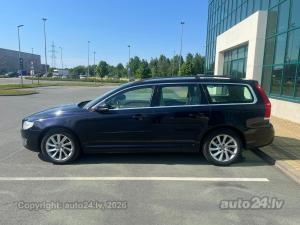 Blue Volvo V70 2016 in Tallinn, with an engine capacity of 2.40 L and mileage of 123 thousand km for 16000 €, photo 9 on AUTOMOTO.COM.LV