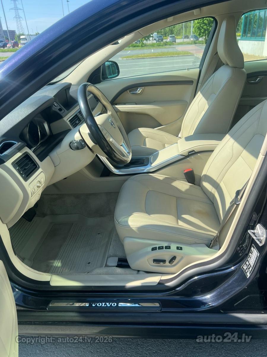 Blue Volvo V70 2016 in Tallinn, with an engine capacity of 2.40 L and mileage of 123 thousand km for 16000 €, photo 10 on AUTOMOTO.COM.LV