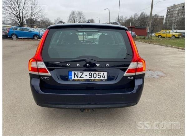 Blue Volvo V70 2016 in Riga, with an engine capacity of 2.00 L and mileage of 211 thousand km for 8250 €, photo 4 on AUTOMOTO.COM.LV