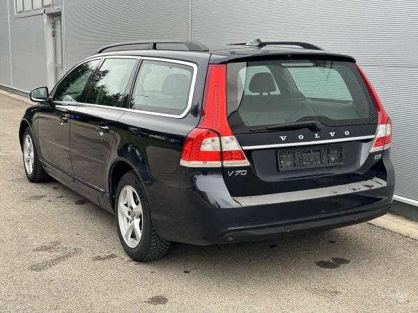 Volvo V70 2016 in Utena on AUTOMOTO.COM.LV Blue Volvo V70 2016 in Utena, with an engine capacity of 1.97 L and mileage of 288 thousand km for 6350 €, photo 5 on AUTOMOTO.COM.LV