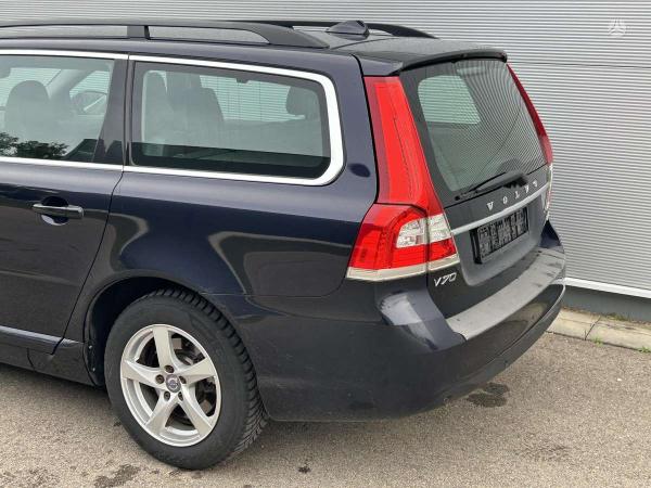 Volvo V70 2016 in Utena on AUTOMOTO.COM.LV Blue Volvo V70 2016 in Utena, with an engine capacity of 1.97 L and mileage of 288 thousand km for 6350 €, photo 6 on AUTOMOTO.COM.LV