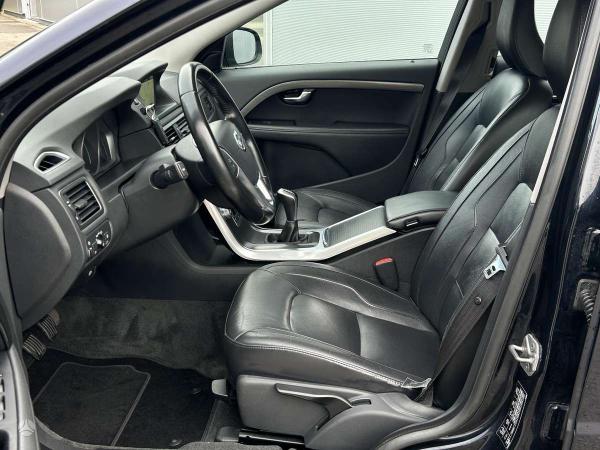 Volvo V70 2016 in Utena on AUTOMOTO.COM.LV Blue Volvo V70 2016 in Utena, with an engine capacity of 1.97 L and mileage of 288 thousand km for 6350 €, photo 8 on AUTOMOTO.COM.LV