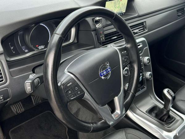 Volvo V70 2016 in Utena on AUTOMOTO.COM.LV Blue Volvo V70 2016 in Utena, with an engine capacity of 1.97 L and mileage of 288 thousand km for 6350 €, photo 9 on AUTOMOTO.COM.LV