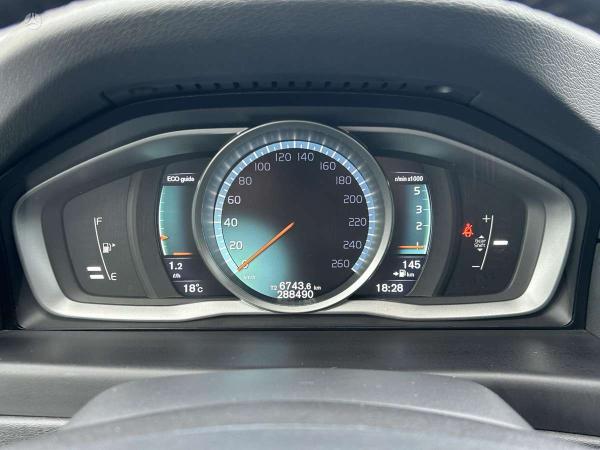 Volvo V70 2016 in Utena on AUTOMOTO.COM.LV Blue Volvo V70 2016 in Utena, with an engine capacity of 1.97 L and mileage of 288 thousand km for 6350 €, photo 10 on AUTOMOTO.COM.LV