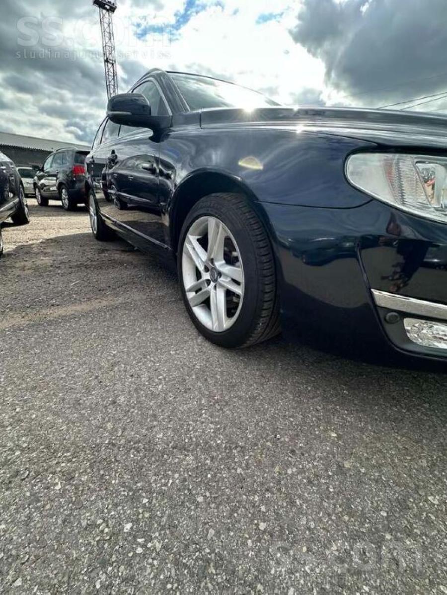 Zils Volvo V70 2016 Daugavpils, ar dzinēja tilpumu 2.00 L un nobraukumu 0 tūkst. km par 10350 €, foto 3 vietnē AUTOMOTO.COM.LV