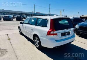 Blue Volvo V70 2016 in Riga, with an engine capacity of 2.00 L and mileage of 235 thousand km for 9800 €, photo 4 on AUTOMOTO.COM.LV