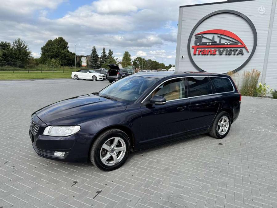 Blue Volvo V70 2017 in Telschi, with an engine capacity of 1.98 L and mileage of 258 thousand km for 6600 €, photo 3 on AUTOMOTO.COM.LV