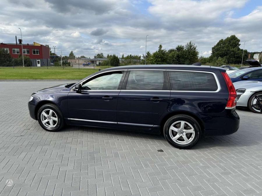 Blue Volvo V70 2017 in Telschi, with an engine capacity of 1.98 L and mileage of 258 thousand km for 6600 €, photo 4 on AUTOMOTO.COM.LV