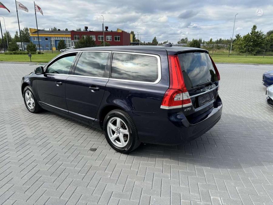 Blue Volvo V70 2017 in Telschi, with an engine capacity of 1.98 L and mileage of 258 thousand km for 6600 €, photo 5 on AUTOMOTO.COM.LV