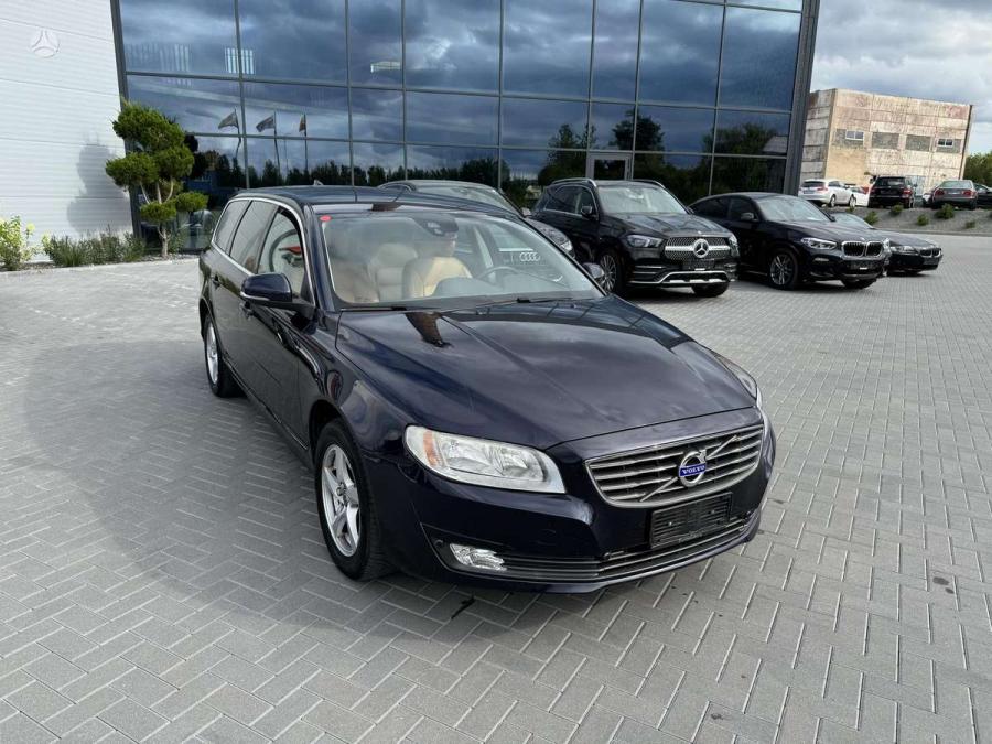 Blue Volvo V70 2017 in Telschi, with an engine capacity of 1.98 L and mileage of 258 thousand km for 6600 €, photo 10 on AUTOMOTO.COM.LV