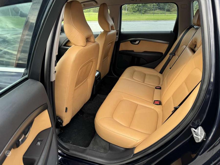 Blue Volvo V70 2017 in Telschi, with an engine capacity of 1.98 L and mileage of 258 thousand km for 6600 €, photo 18 on AUTOMOTO.COM.LV