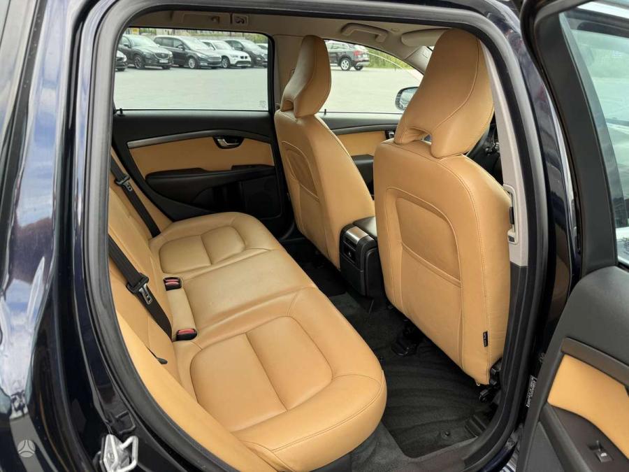 Blue Volvo V70 2017 in Telschi, with an engine capacity of 1.98 L and mileage of 258 thousand km for 6600 €, photo 20 on AUTOMOTO.COM.LV
