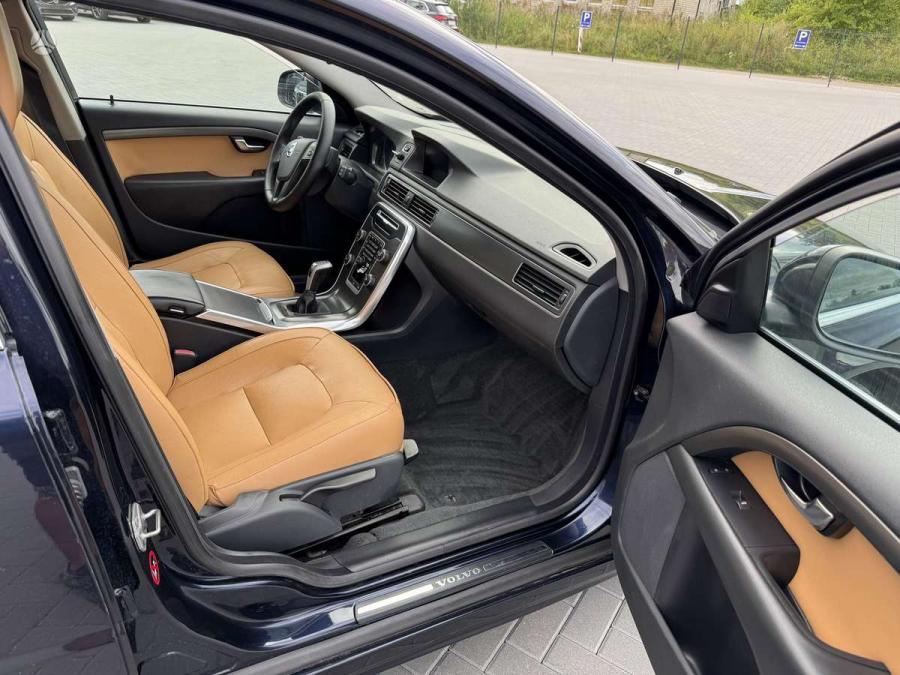 Blue Volvo V70 2017 in Telschi, with an engine capacity of 1.98 L and mileage of 258 thousand km for 6600 €, photo 21 on AUTOMOTO.COM.LV