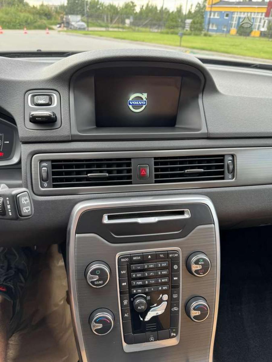 Blue Volvo V70 2017 in Telschi, with an engine capacity of 1.98 L and mileage of 258 thousand km for 6600 €, photo 24 on AUTOMOTO.COM.LV