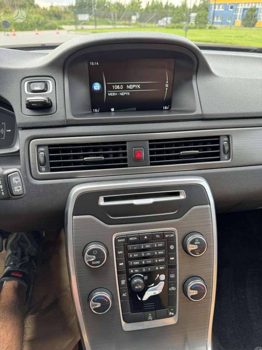 Blue Volvo V70 2017 in Telschi, with an engine capacity of 1.98 L and mileage of 258 thousand km for 6600 €, photo 32 on AUTOMOTO.COM.LV