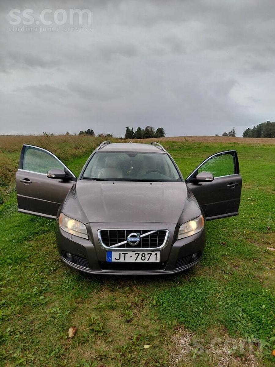 Brown Volvo V70 2009 in Talsi, with an engine capacity of 1.60 L and mileage of 325 thousand km for 2100 €, photo 3 on AUTOMOTO.COM.LV