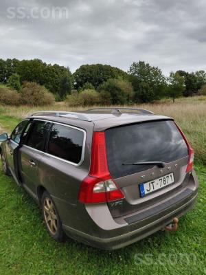 Brown Volvo V70 2009 in Talsi, with an engine capacity of 1.60 L and mileage of 325 thousand km for 2100 €, photo 4 on AUTOMOTO.COM.LV