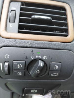 Brown Volvo V70 2009 in Talsi, with an engine capacity of 1.60 L and mileage of 325 thousand km for 2100 €, photo 8 on AUTOMOTO.COM.LV